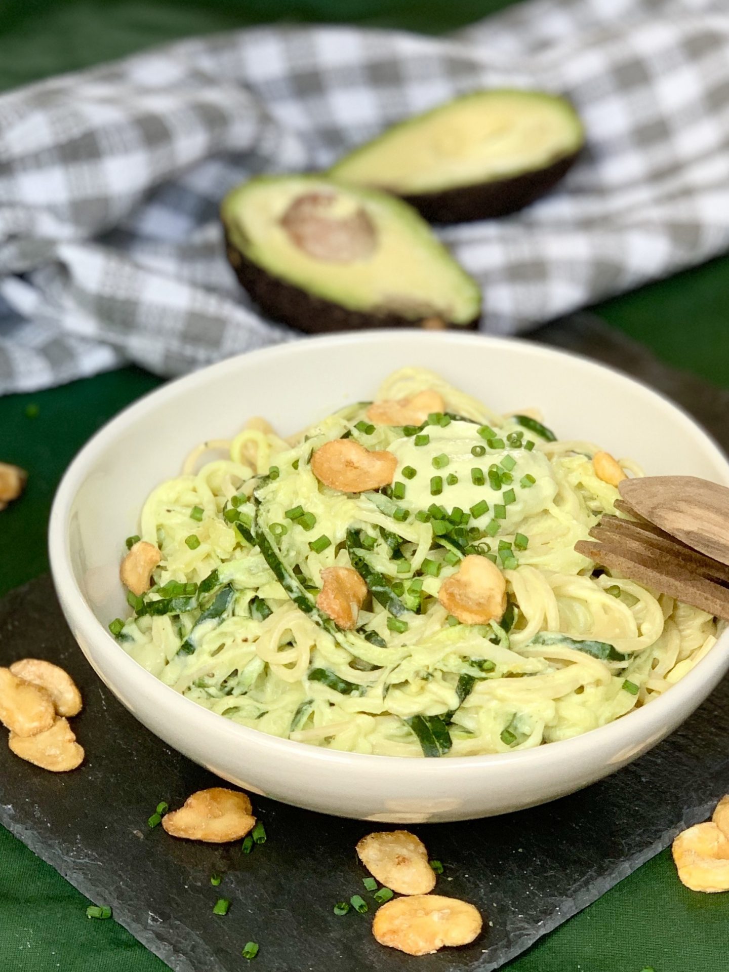 Spaghetti mit Avocado-Frischkäse Soße - selbstkreiert